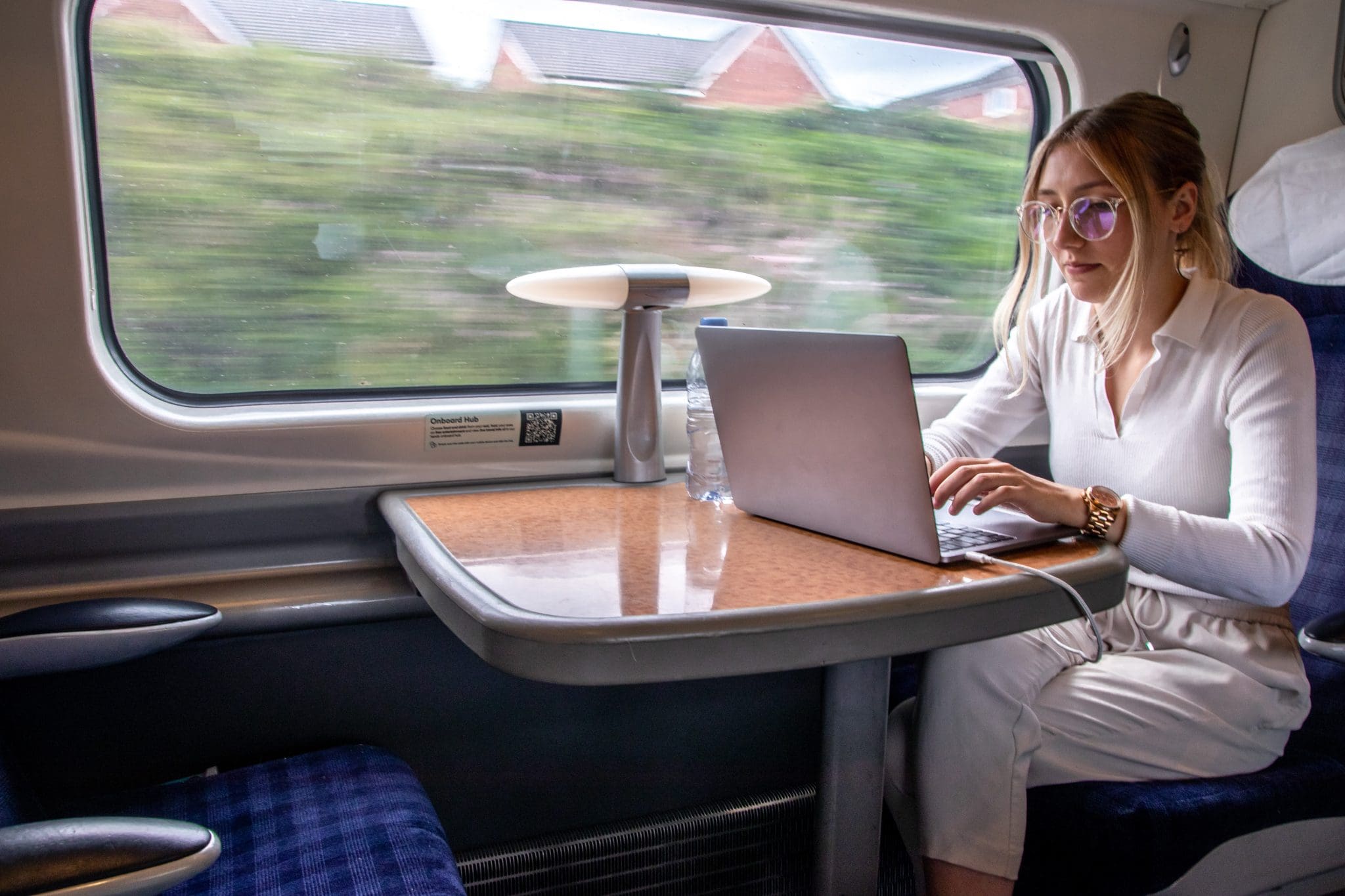 How USB charging on trains could boost customer satisfaction – OE Electrics